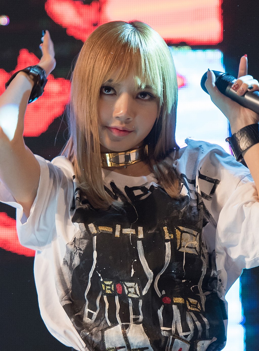 BLACKPINK's Lisa Faces Controversy Over Leaked Crazy Horse Paris ...